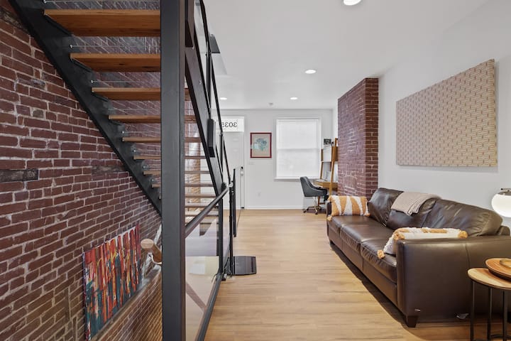 Charming Getaway: Off-street Parking, Walkable - University of Pittsburgh, Pittsburgh
