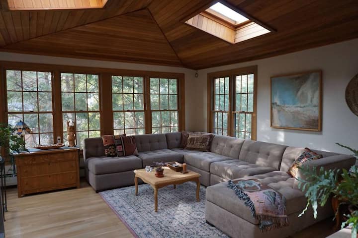 Alderwood Bed & Breakfast Single Room - Newton, MA