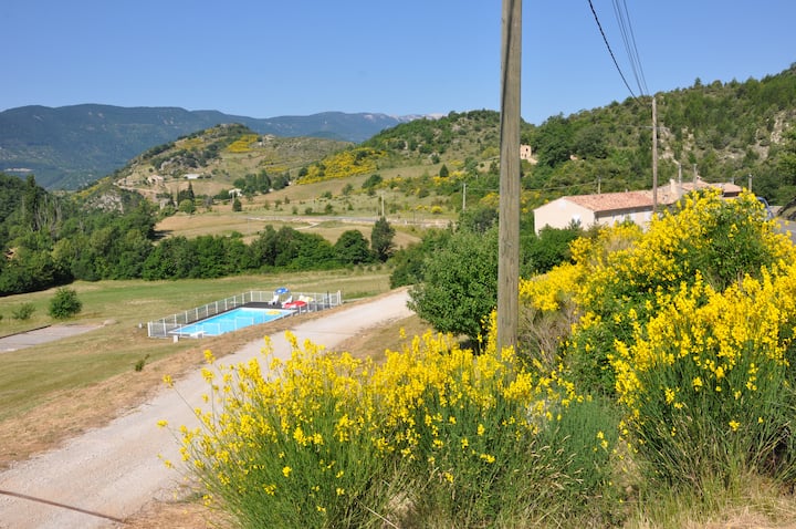 Appartement  De 56m2 à Montbrun Les Bains - Sault