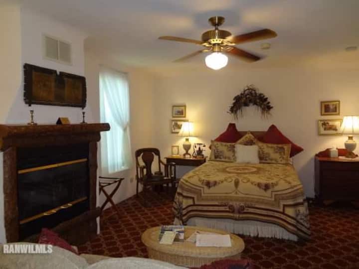 Greenbriar Suites-room # 11..free Parking - Galena, IL