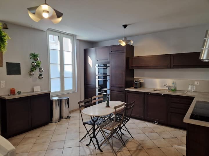 Maison Rénovée En Hyper Centre. - Cognac