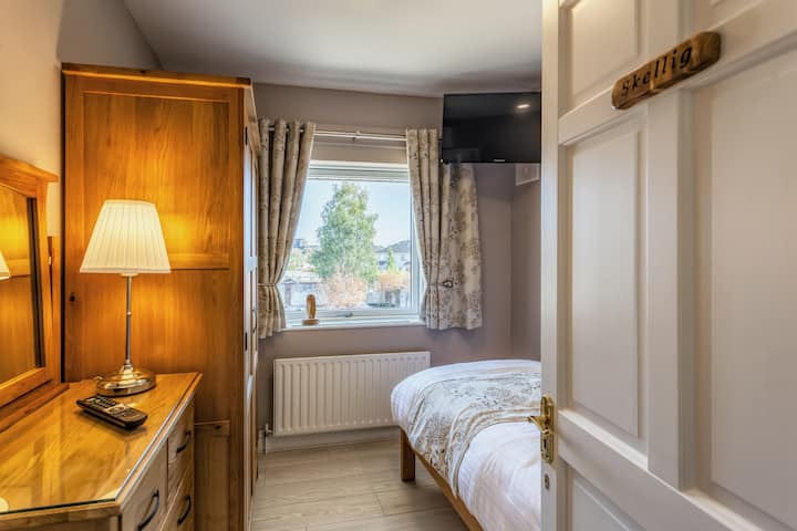 Single Room - Tintawn Guesthouse, Skellig. - Dublin