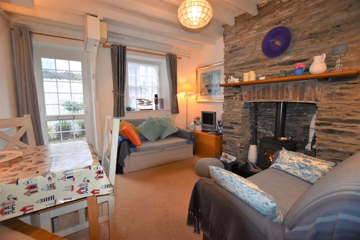 Little Fishes | Aberdovey | 2 Bedroom | Sleeps 4 - Borth