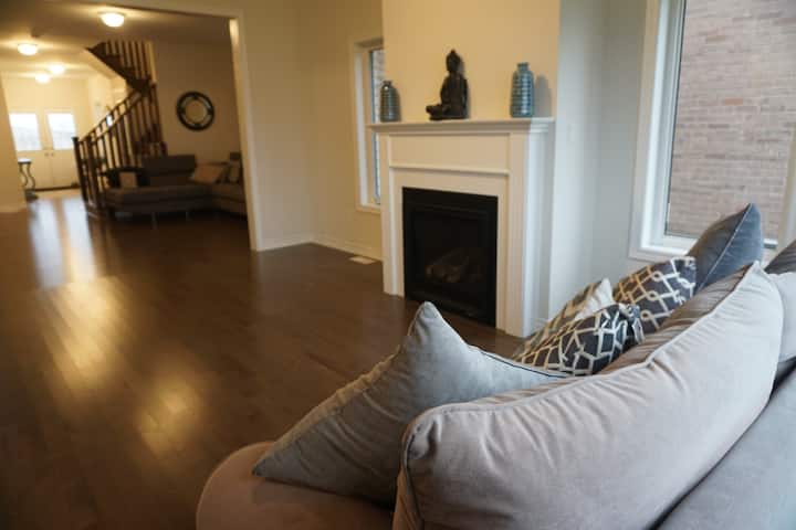 Amazing Modern House For All Families Near Opg - Oshawa
