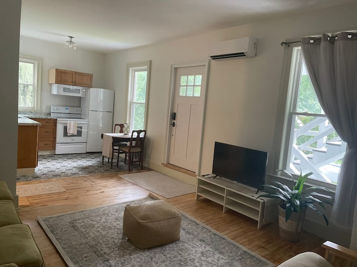Cute Modern Victorian Suite In The Village - Ghent, NY