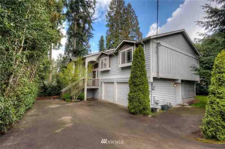 Cozy House In North Seattle - Shoreline, WA