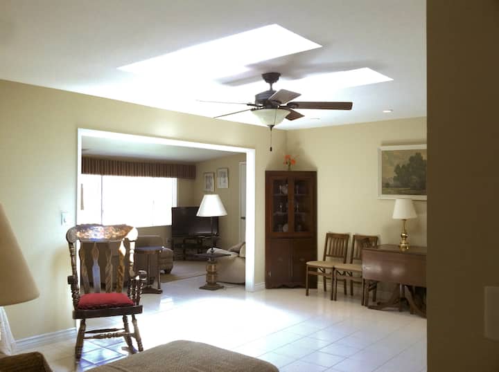 Here Comes The Sun!    This Is A 55+ Community - Perris, CA