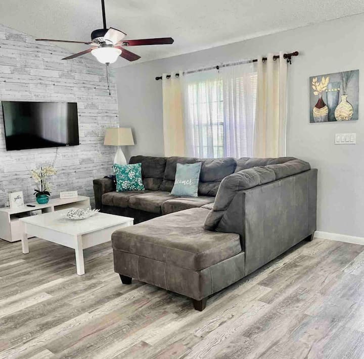 Relaxing Home, Near Theme Parks & Beaches - Deltona, FL