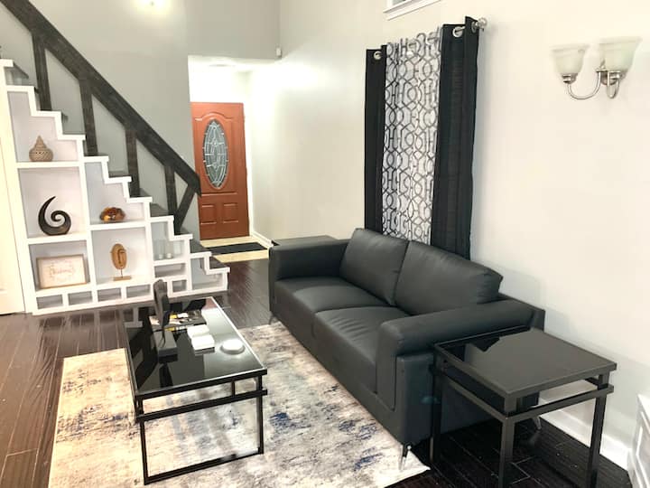 Sleep 6 W/ Car Garage | Great For Work Crews - Jackson, MS