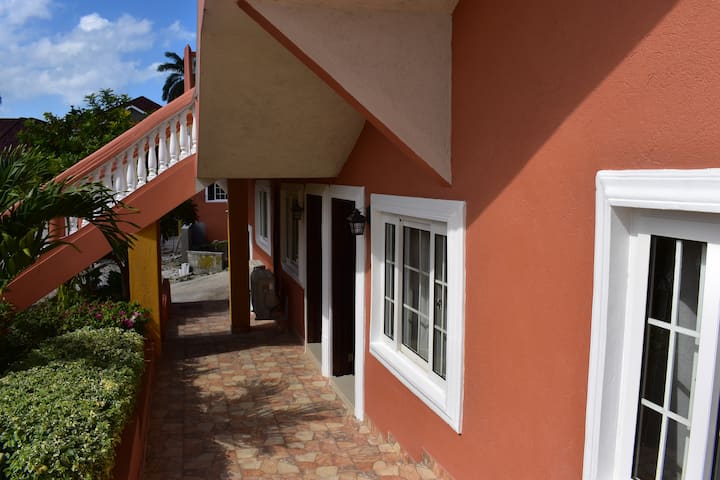 Beautiful 1 Bedroom Hideaway - Montego Bay