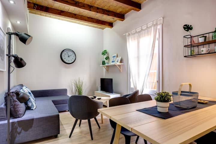 Renovated & Classic 3-bedroom Sagrada Familia Apt. - Barcelona