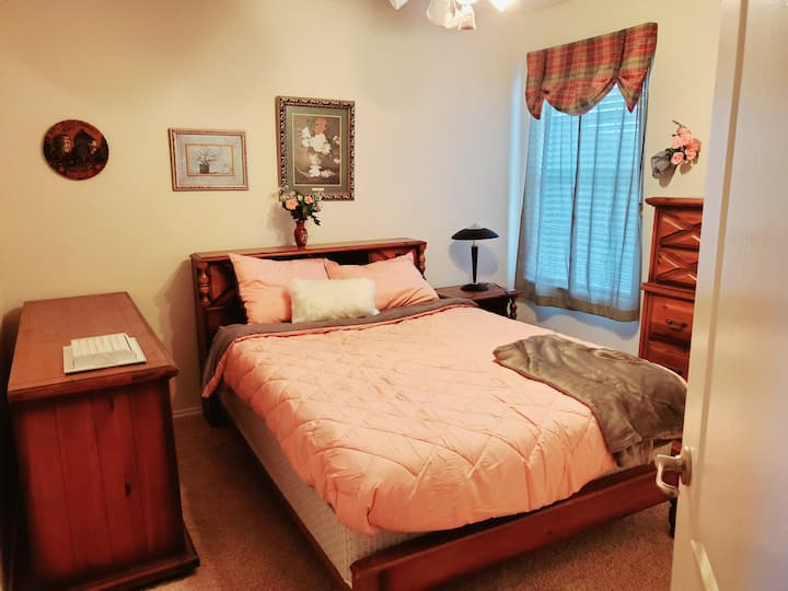 💫Cozy Get Away💫 Private Room | Monthly
Discounts - Elgin, TX