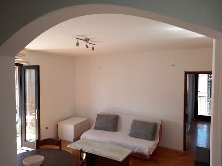 Family Apartment + Free Parking Near Beach/shops - Supetar