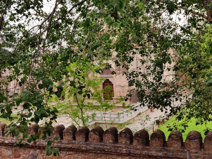 Apt With A View@hauz Khas Village - New Delhi