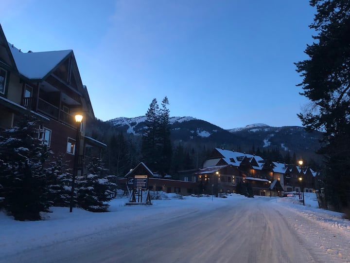Ski In Moose Lodge Duplex - Rossland