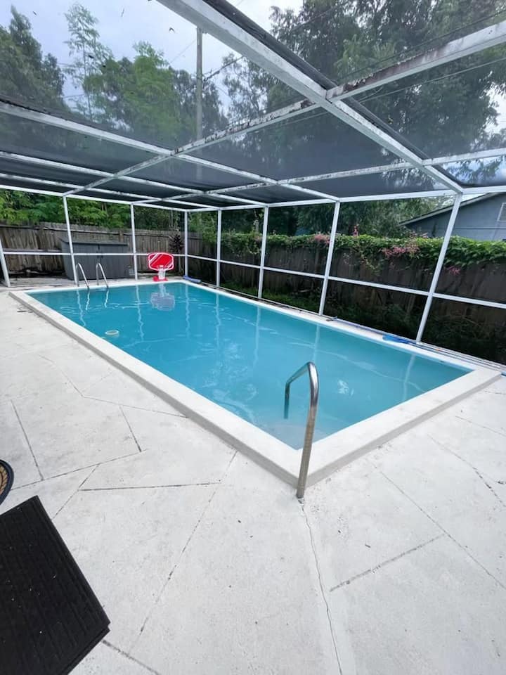 St. Pete's Dream Home With Gym And Heated Pool - Saint Petersburg, FL