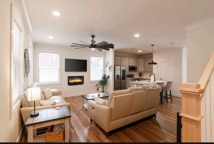 Great Location, Newly Built Home W/firepit! - Greenville