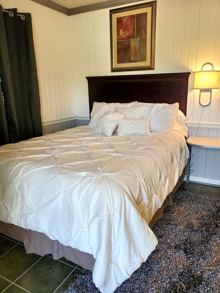 Sunset Suite At Cascade Inn - Fall Creek, WI