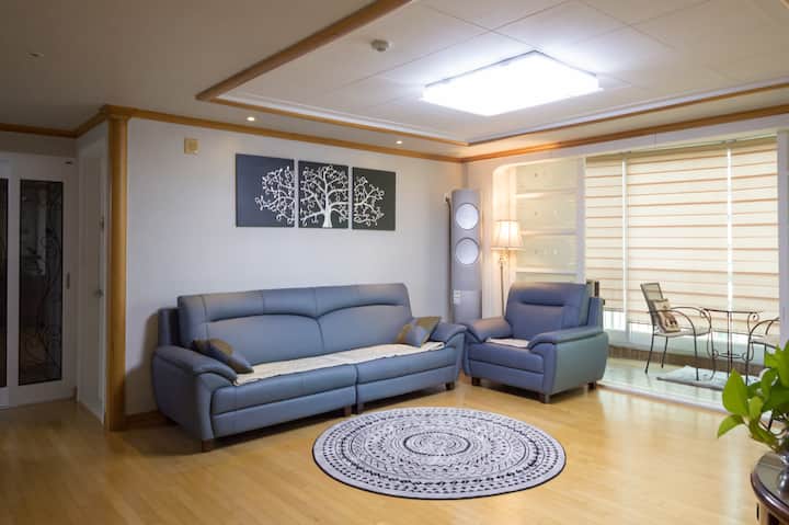 해운대, 송정 몽돌하우스 (52평)장산계곡과 호수가 데크로 연결. - Busan