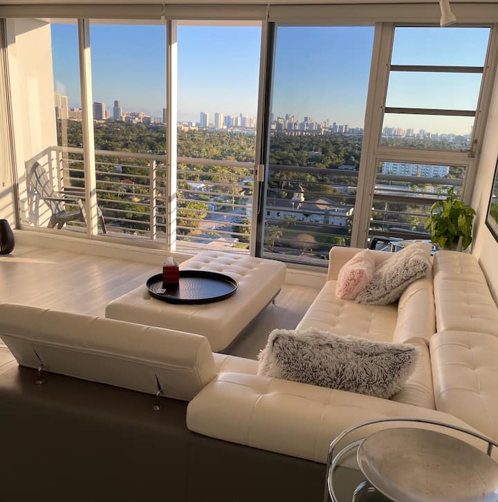 Downtown 1 King Bdrm 2 Full Baths Great Views - 好萊塢