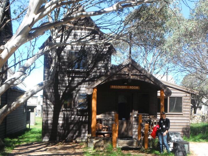 The Recovery Room Ski Chalet. - Dinner Plain