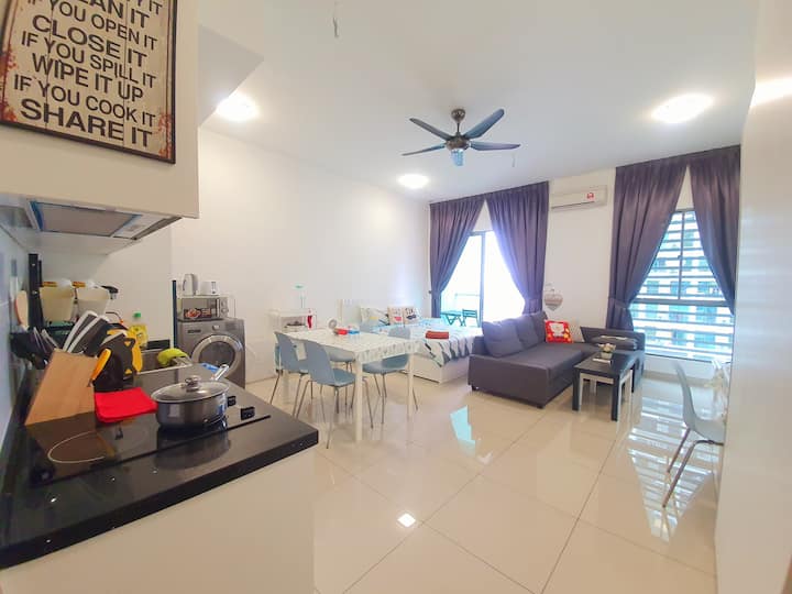 Studio 19th @Cybersquare .4pax.daily.weekly.rent. - Cyberjaya