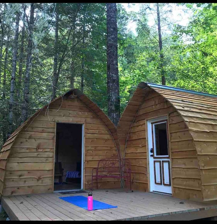 Glamping Huts On The River - Packwood, WA