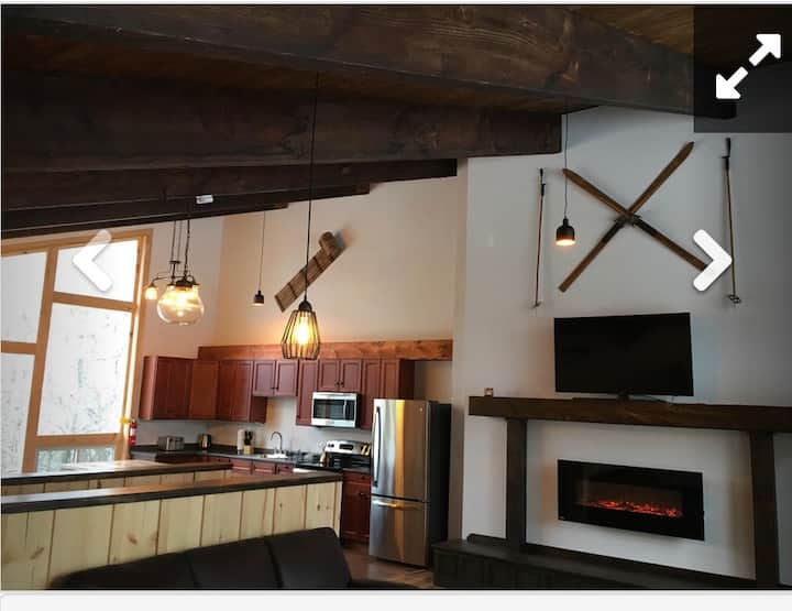 8 Bedroom Chalet /  Private Hot Tub Blue Mountains - Collingwood