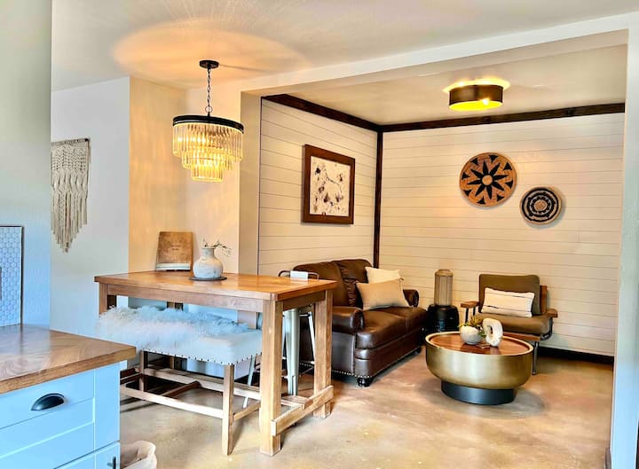 Sequoia Casita ~ Riverfront - Three Rivers, CA