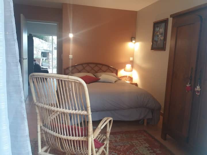 Rodez: Petit Logement Indépendant Dans Maison - Rodez