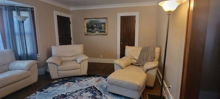 Lovely 2 Bedroom, 5 Minutes From Airport - Rochester, NY