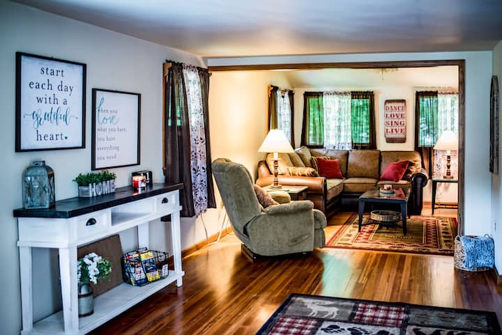 Recently Renovated 3 Bedroom 2 Bath  Home In The Adirondack Park - Glens Falls, NY