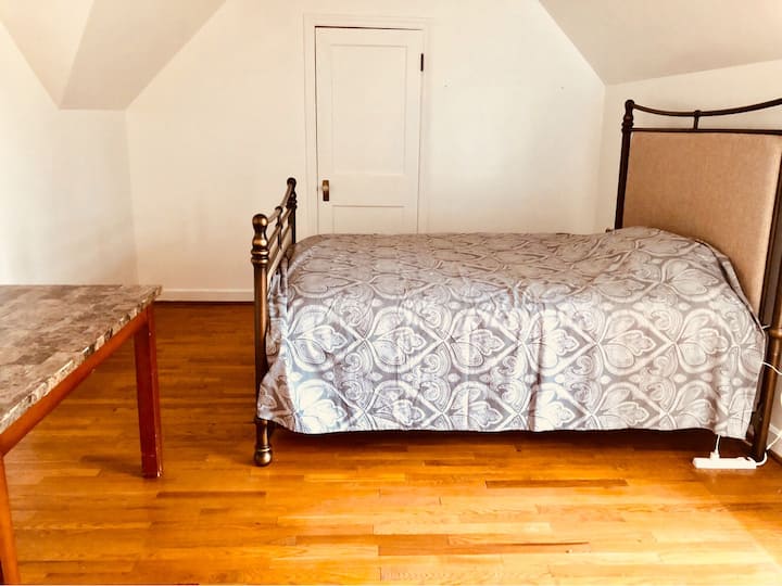 Private Bedroom Near Metra, 20 Min From Airport - Lincolnshire, IL