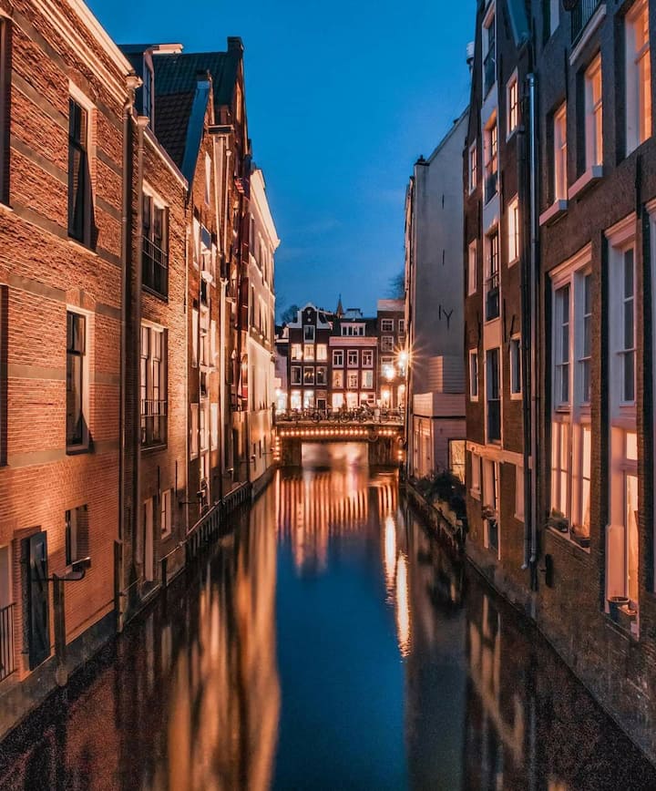 Luxe Central Historic Monument On Water - Amsterdam