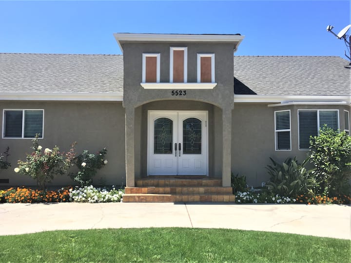 Spacious Luxury Home In Sherman Oaks - Los Angeles, CA