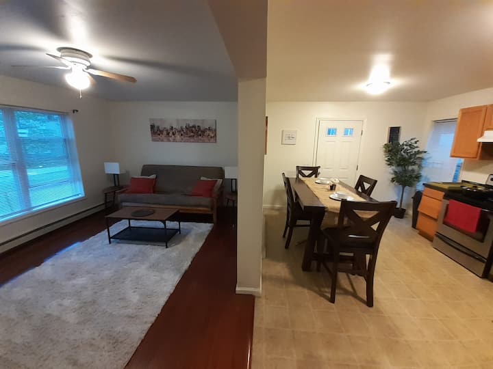 Rare Townhouse #2!. 11min Walk Downtown- Parking! - Providence, RI