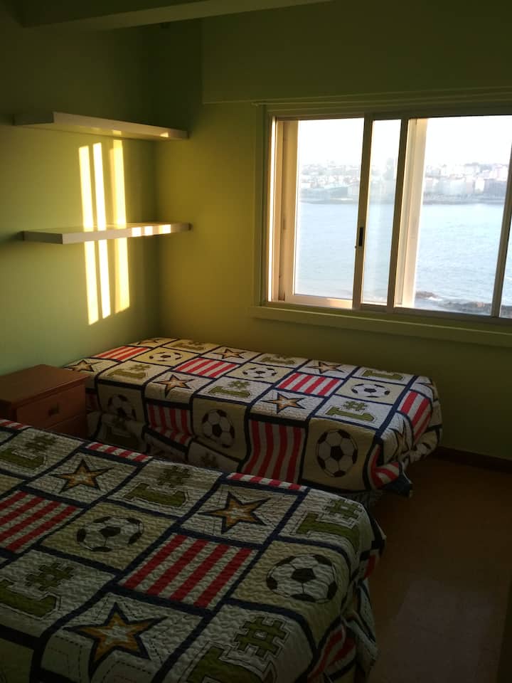 Piso En Pleno Paseo Marítimo, Frente A La Playa. - A Coruña