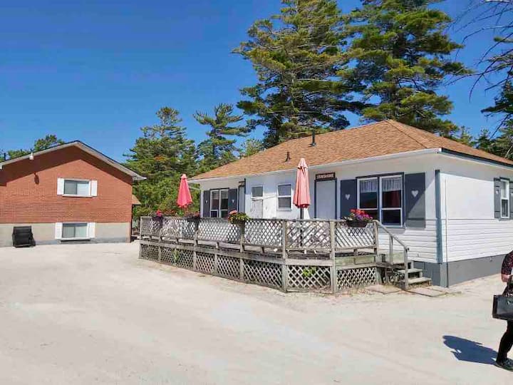 2 Bedroom Semi-detached Cottage (Sunshine) - Wasaga Beach