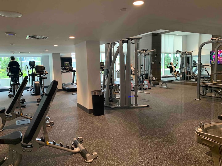 R9~central Richmond 1b1b With Parking - Richmond