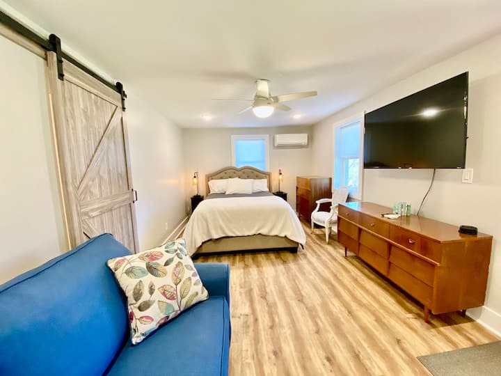 North Downtown Apartment (Uva, Martha Jeff, S&p) - Charlottesville, VA