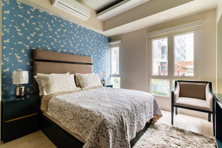 81nb Lovely 2br2ba Condo, Close To Resorts World - Pasig