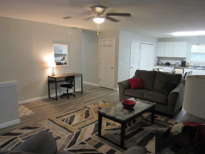 Country Home Near Purdue Sleeps 8 - West Lafayette, IN