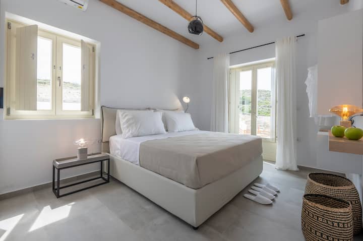 10 Best Luxury Villas In Milos, Greece - Updated 2024 | Trip101