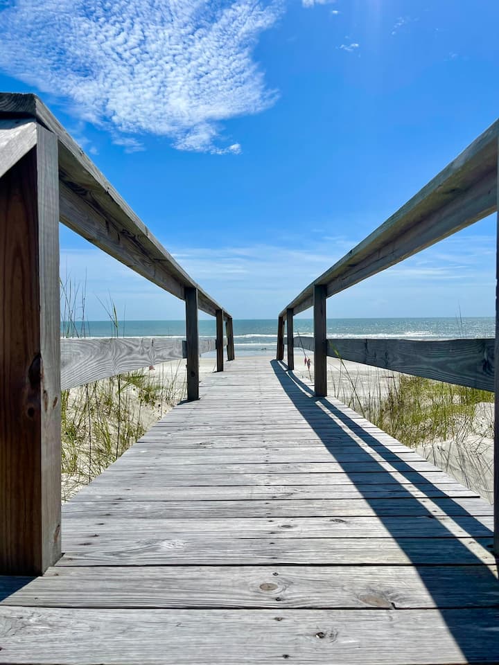 Shoreline - 1 Bedroom Steps Away From The Beach - Crescent Beach, FL
