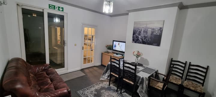 Room In Central Location Free Parking 3 - Plymouth