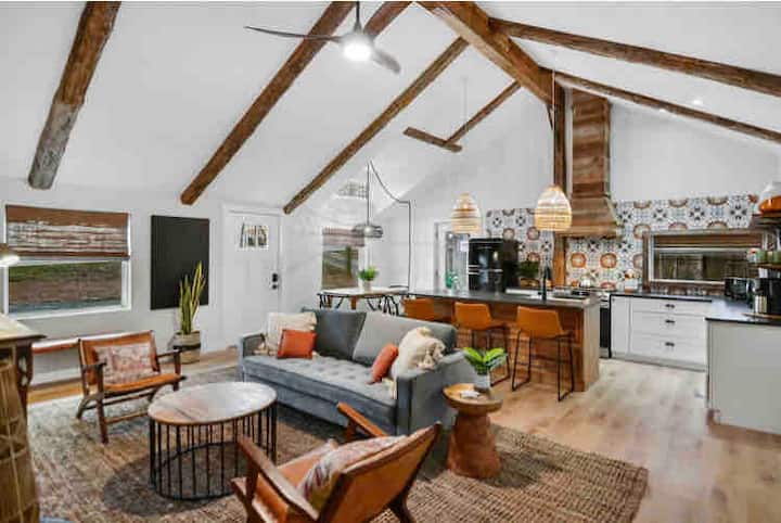 Hembree Hollow~ A Cheerful Home With Boho Vibes! - Roswell, GA