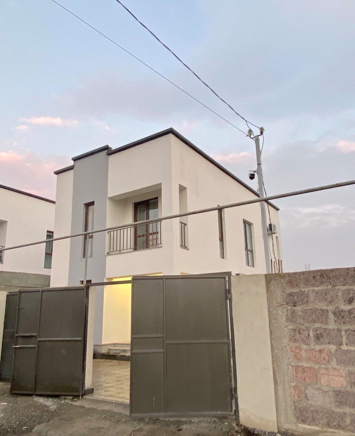 Lux Merien House - Jerewan