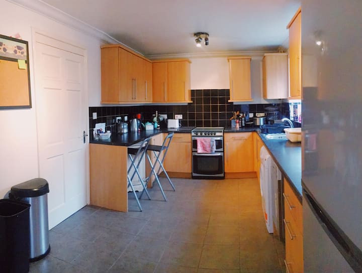 3 Bed Home Near Centre Of Liverpool - Liverpool
