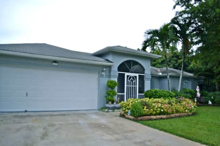 Sunsavor Villa - Cape Coral, FL