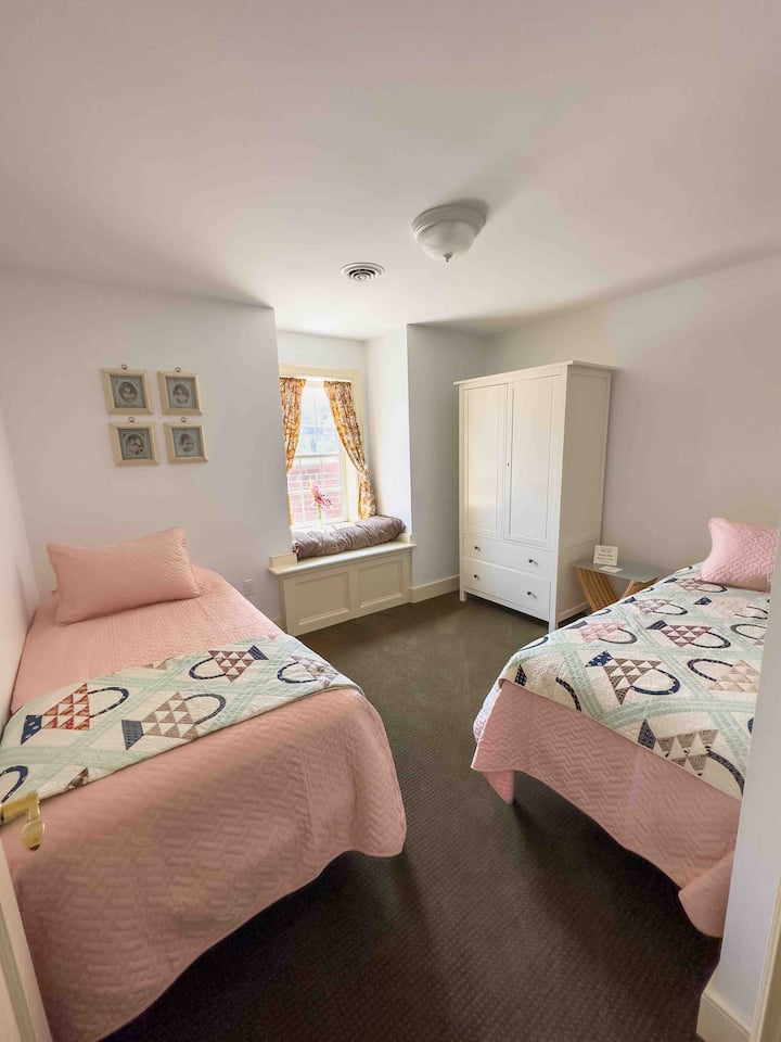 Alvada Room - Twila's - Bedford, PA
